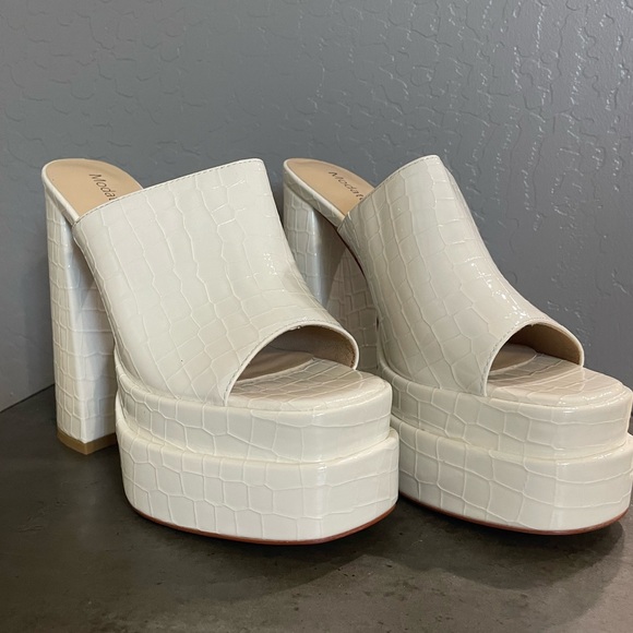 Modatope | Shoes | Nwt White Platform Sandals 6 2 Heel | Poshmark